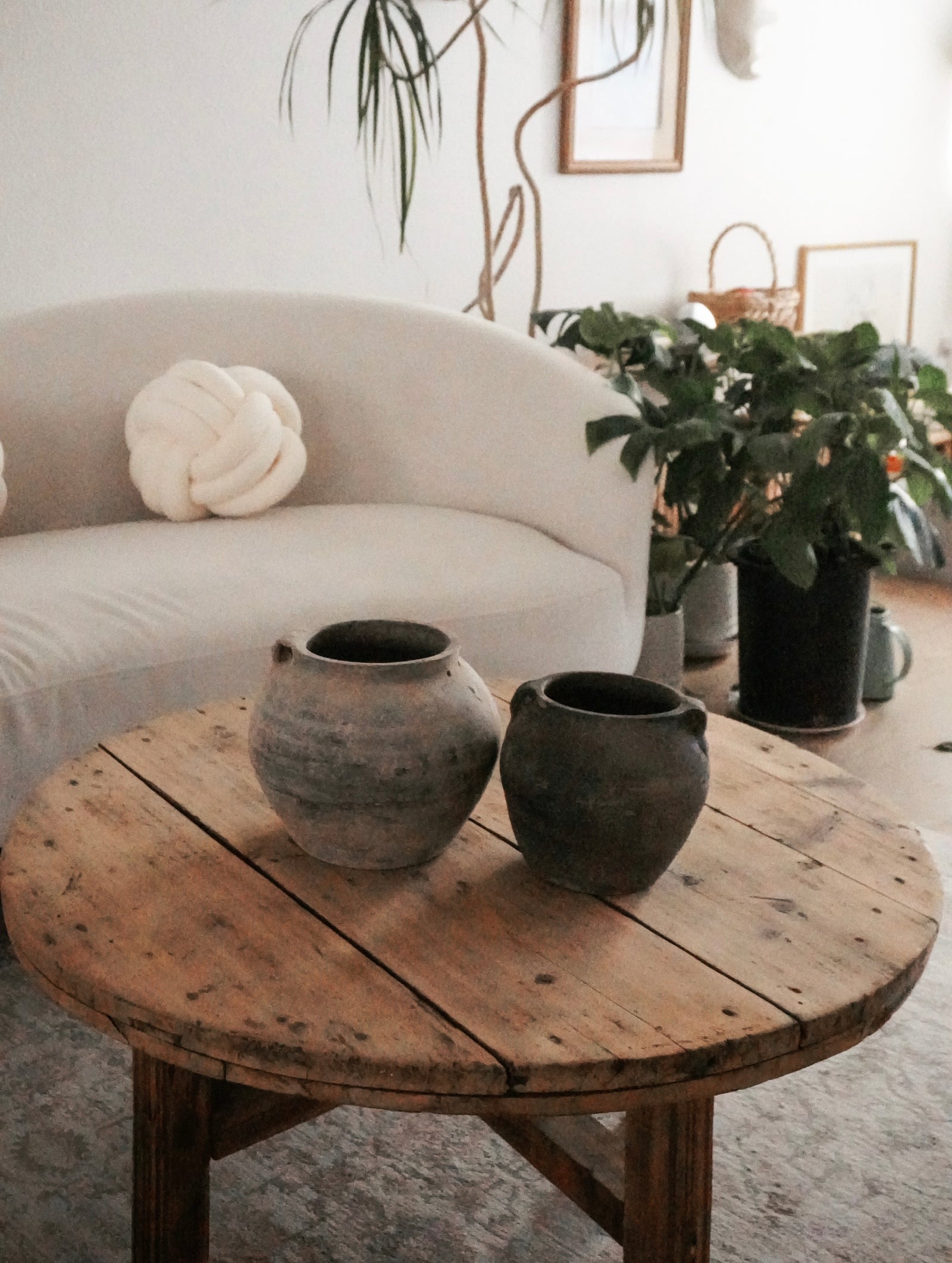 Vintage Round Pine Wood Coffee Table – Queena Clay